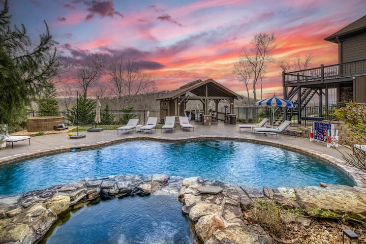 Eclectic, Pool, 8 Kings, Views, Games & Sleeps 25 - Blue Ridge, GA