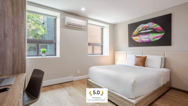 Vibe Queen – Central Montreal - Montreal