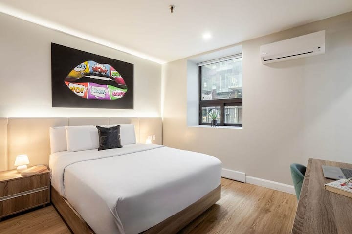 The Nest Queen – Berri-uqam - Boucherville