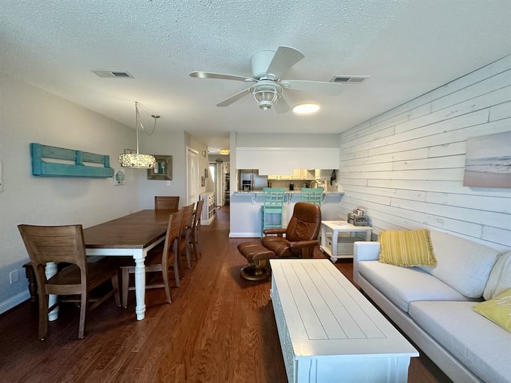 New Listing Sea Queen In Queens Grant 2 Bed/2 Bath - Topsail Beach, NC