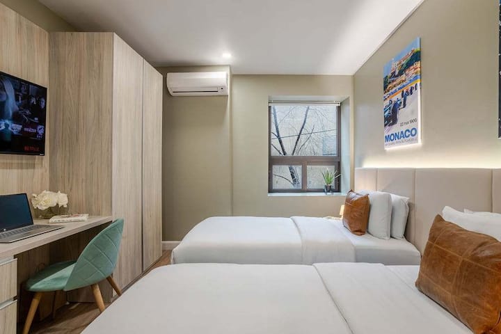 Duo Rest – Mtl Village Vibe - Montreal