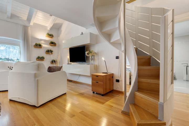 White Apartment By Immobilux - Riva del Garda
