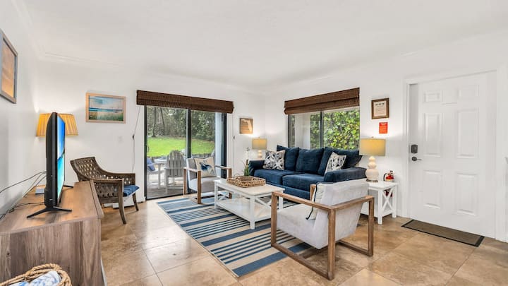 Juno Beach Seaside Escape I Steps From The Ocean! - Juno Beach, FL