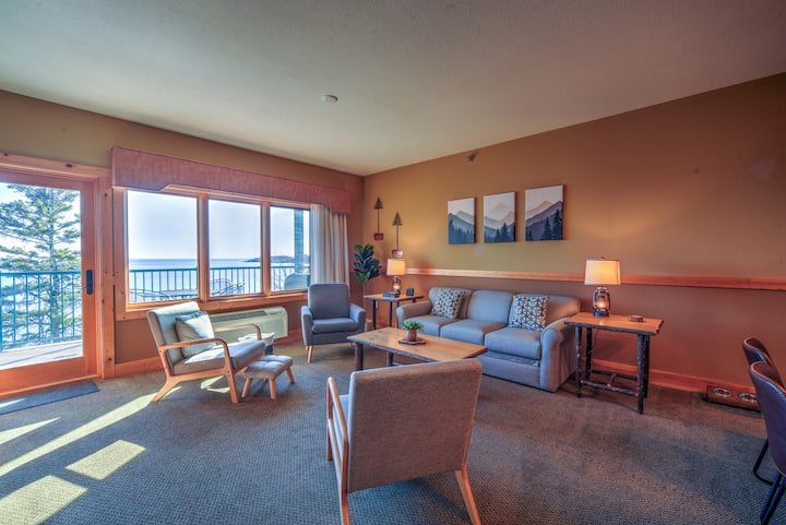 Superior Lakefront 2br|pool • Hot Tub • Sauna • Ev - Two Harbors, MN