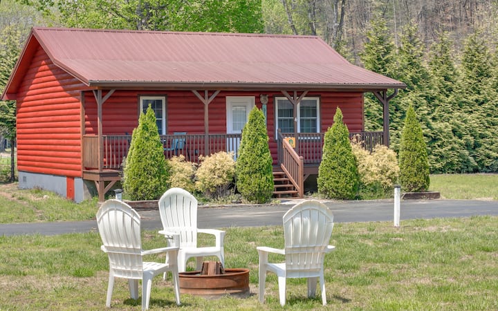Cozy Smoky Mtn Cabin: Pointing To Fun & Relaxation - Cherokee, NC
