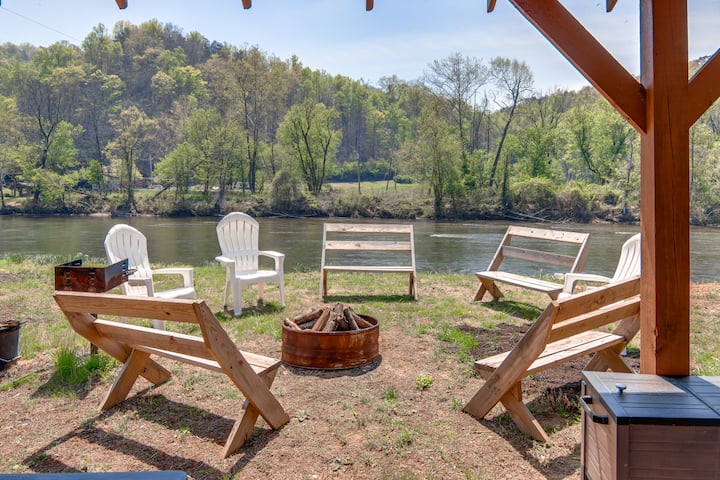 Cozy Smoky Mtn Cabin: Pointing To Fun & Relaxation - Cherokee, NC