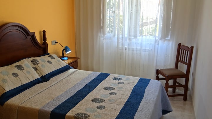 Apartamento Con Balcón Al Lado De La Iglesia. - Carnota