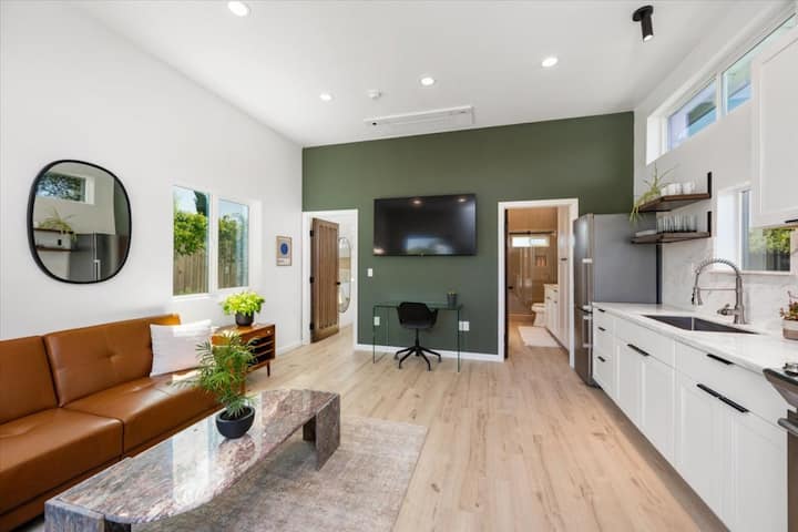 Stunning Guesthouse With Private Entry & Courtyard - Santa Maria, CA