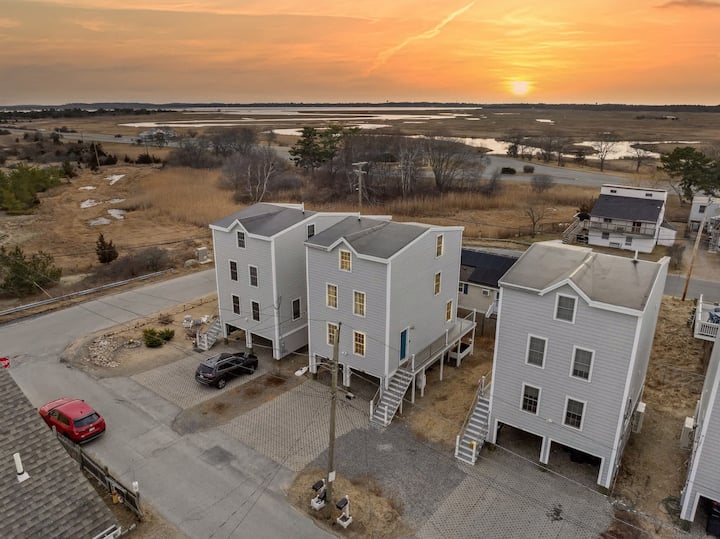 Walk To Beach | Marsh Views & Sunsets | Bunk Room - Salisbury, MA