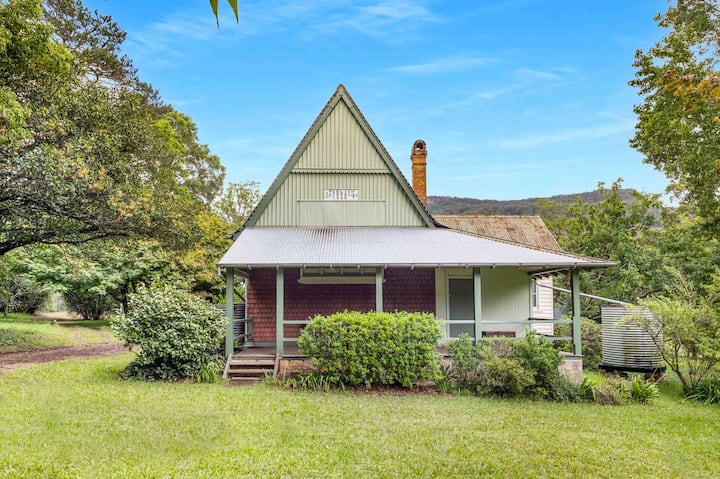 Old Barrengarry School House - Robertson