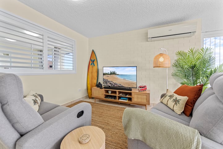 Bright 2-bed Top-floor Flat Near Moffat Beach - Caloundra