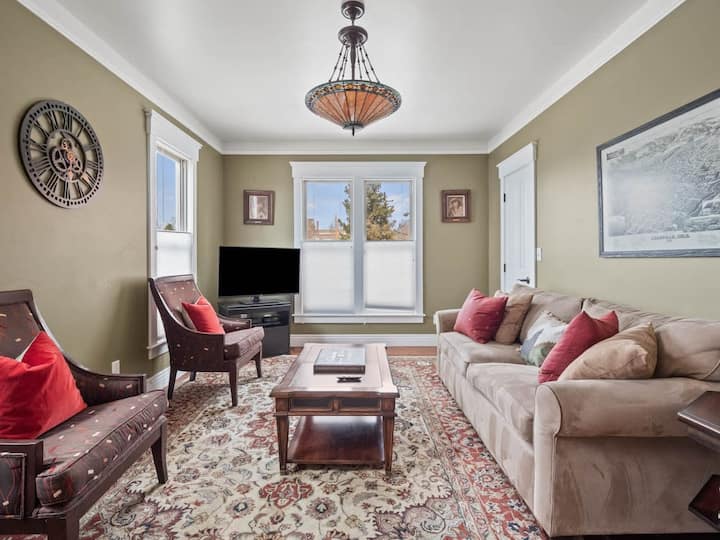 Stylish, Cozy 3br Victorian W/ Bbq, Spacious Patio - Leadville, CO