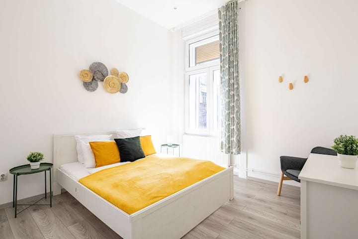 Ultra Central - Large - Sunny - Hongrie
