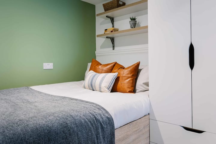 Inviting Ensuites At Leonardo In Leeds Central - Leeds