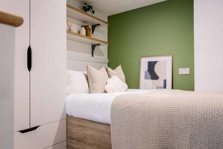 Designer Studio At Leonardo In Central Leeds - Leeds