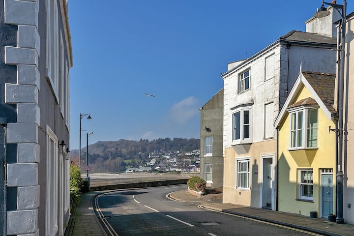 Finest Retreats | No. 62 At Gadlys House - Beaumaris