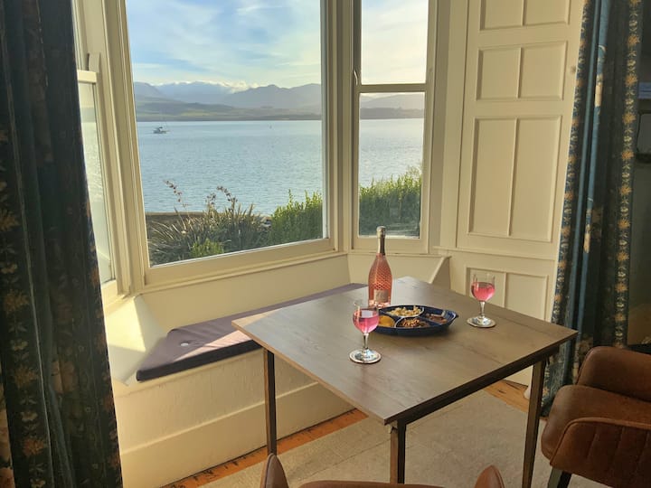 Finest Retreats | Waters Edge At Gadlys House - Beaumaris