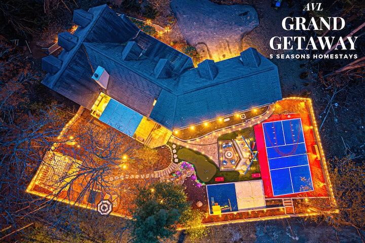 7k+ Sq Ft Mansion! Backyard Oasis! Events! - Asheville