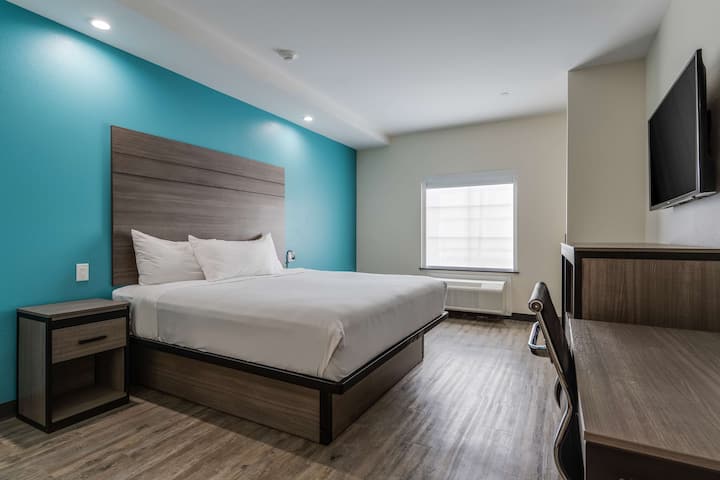 Excellent Vacay Choice! Free Parking & Breakfast! - Katy, TX