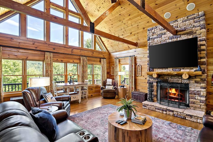 Bearfoot Lodge | Pets, Hot Tub & Views! - Black Mountain, NC
