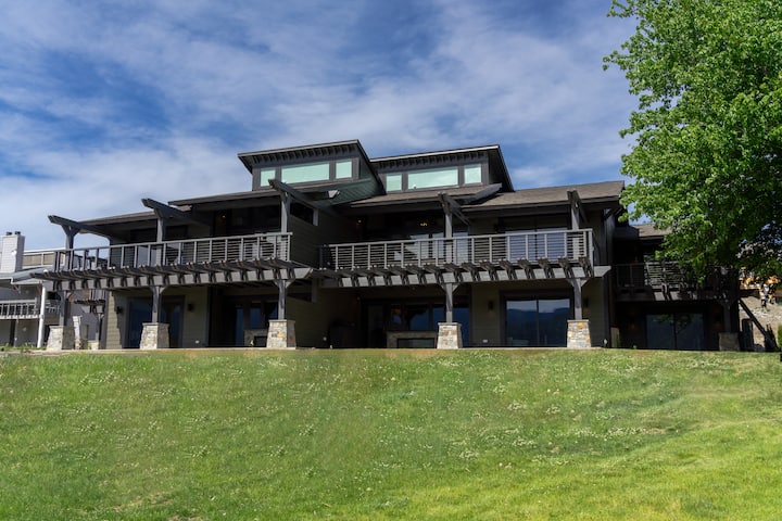 Waterfont Luxury- Yacinde B4 - Manson, WA