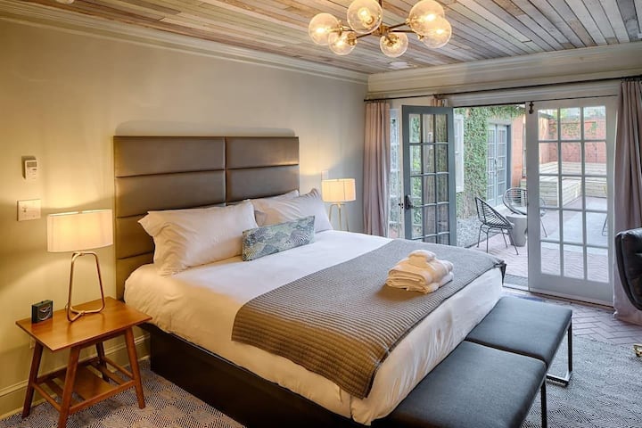 1st Floor King Suite|downtown Boutique Hotel - Savannah