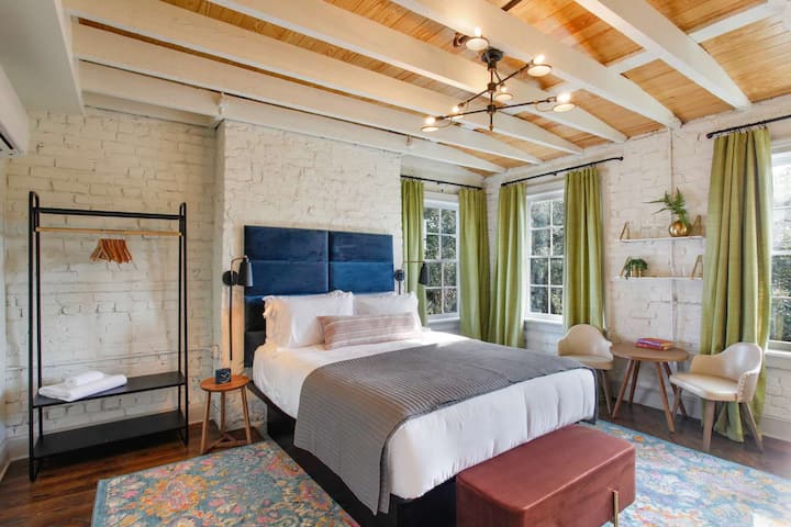4th Floor Queen Suite|boutique Hotel! - Savannah, GA