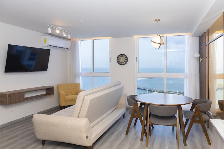 The Metropolitan View Condo - Oceant Front - Panama City