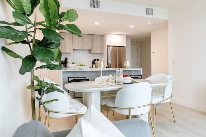 Kel -Aqua Lakefront Condo W/ Pool! - Kelowna