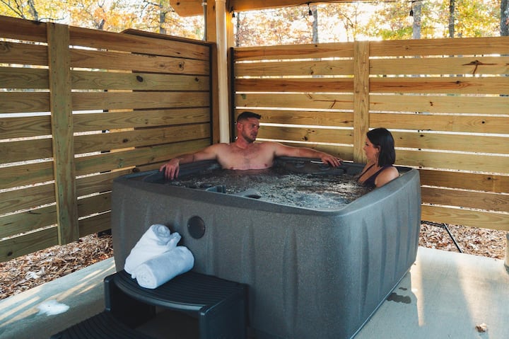 Treehouse Tent With Hot Tub And Sunrise Views! - Branson, MO