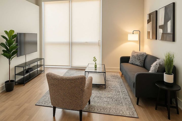 The One: A 1br Stay That Feels Like Home - Chicago, IL