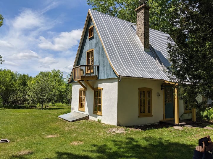 6- Charming Country Cottage - Joliette