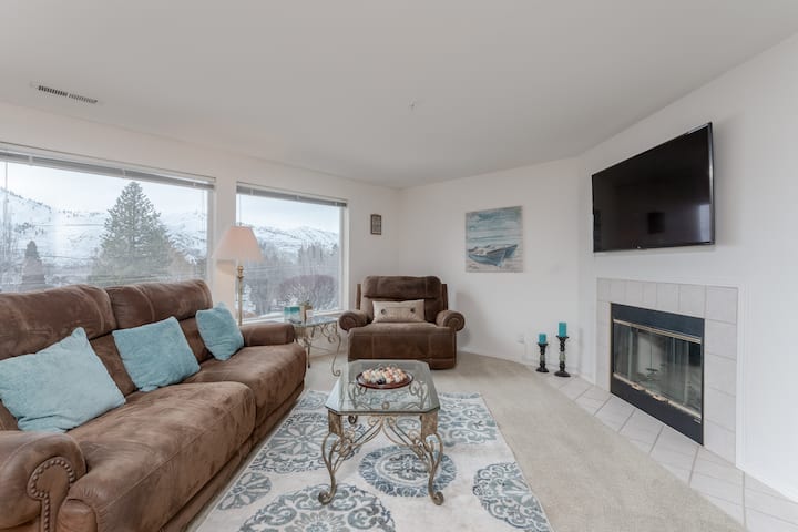 Park Pointe B102 – Walk To The Beach & Enjoy The - Chelan, WA