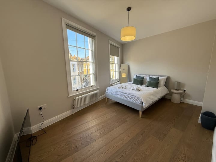 Central Kings Cross Modern House With Free Parking - 런던
