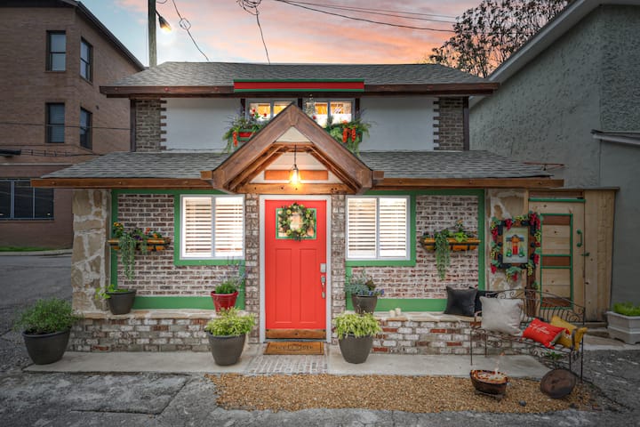 Private | Walkable | Renovated | Onsite Parking - Nashville, TN