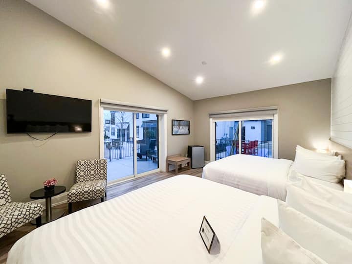 Colonial Hotel & Suites - Double King Courtyard - Grand Bend
