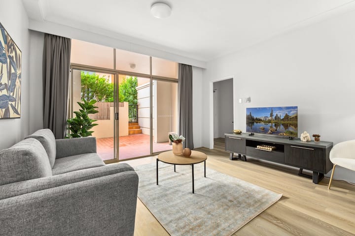Bright Inner-west Stay With Pool Access - Sidney, Avustralya