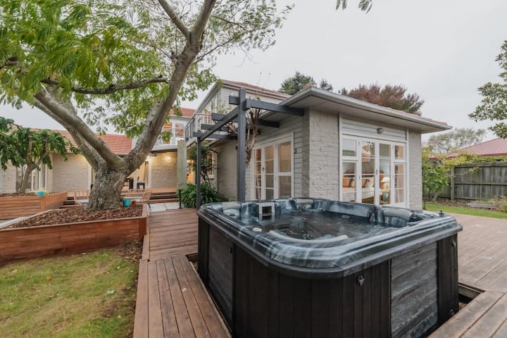 5br Retreat – Garden & Deck Near Airport - Christchurch