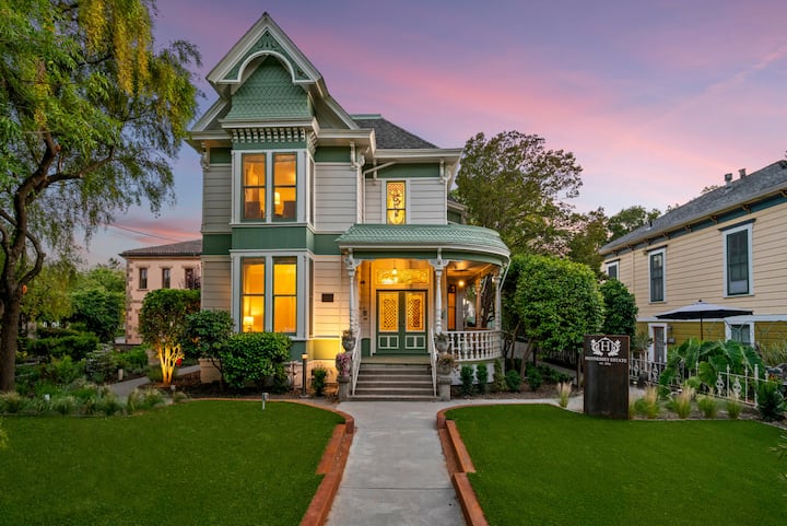 Luxury Napa Downtown Estate With Pool/ Hot Tub - Napa, CA