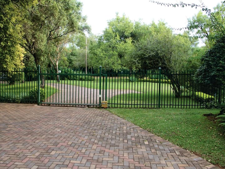 Deluxe Family Room - Modimolle