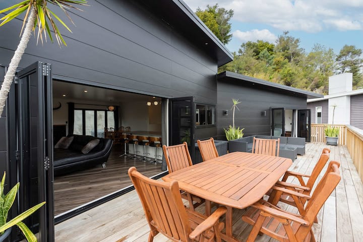 Riverside Heights! Two Story Townhouse With A View - Whangārei