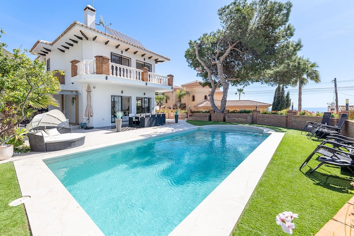 Stylish Villa In Benalmadena For 10 - Benalmádena