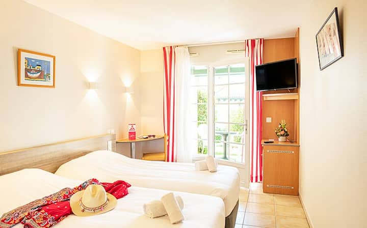 Triple Room By Hendaye Azureva - Hendaye