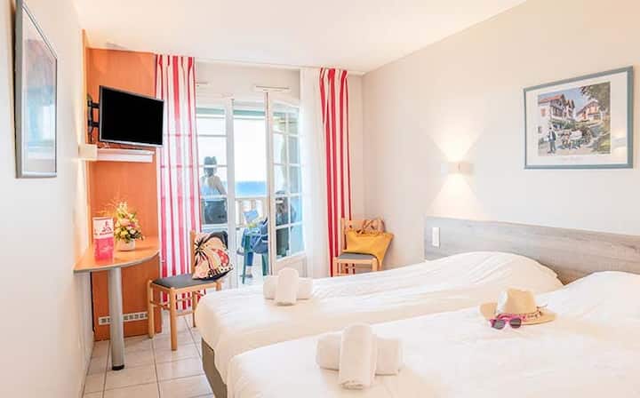 Twin Room By Hendaye Azureva - Irun