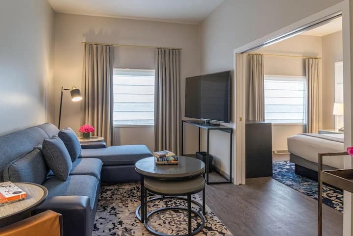 Iconic Heathman Hotel, Near Zoo, 2 One Bedroom - Portland, OR