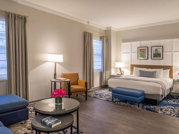 Welcoming Atmosphere, 2 Studio Suite @ Heathman - Portland, OR