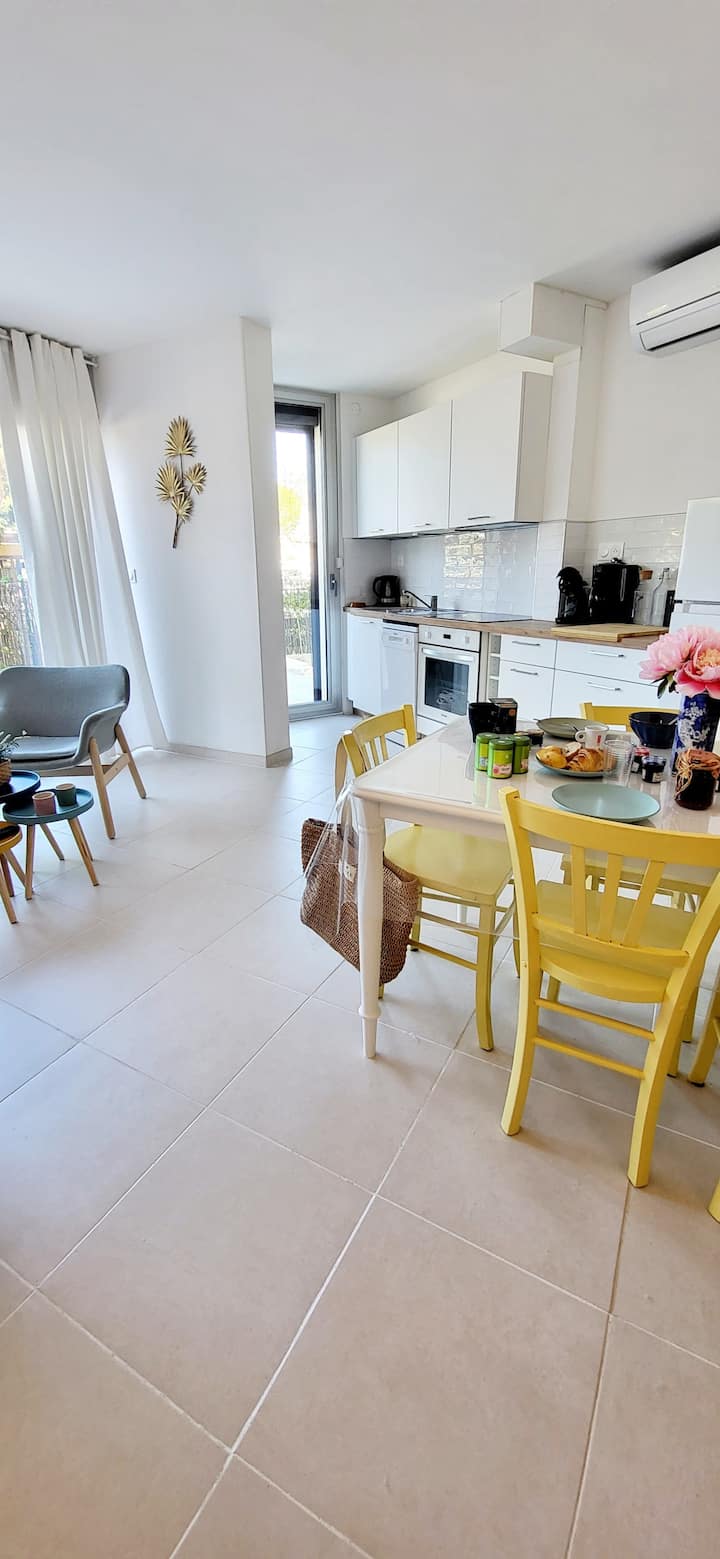 Cabestan Climatisé Port De Plaisance Face Aux - Le Grau-du-Roi