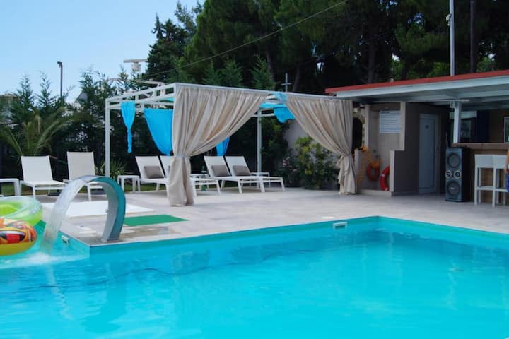 Aquamare Studios - Seaview & Pool Bliss Upto 34ppl - Halkidiki