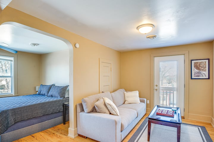 2 Mi To Dtwn: Studio Suite In Sheboygan - Sheboygan, WI