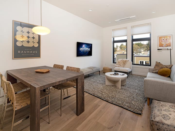 New Luxury Condo! Downtown Friday Harbor! Hvn 303 - Roche Harbor, WA